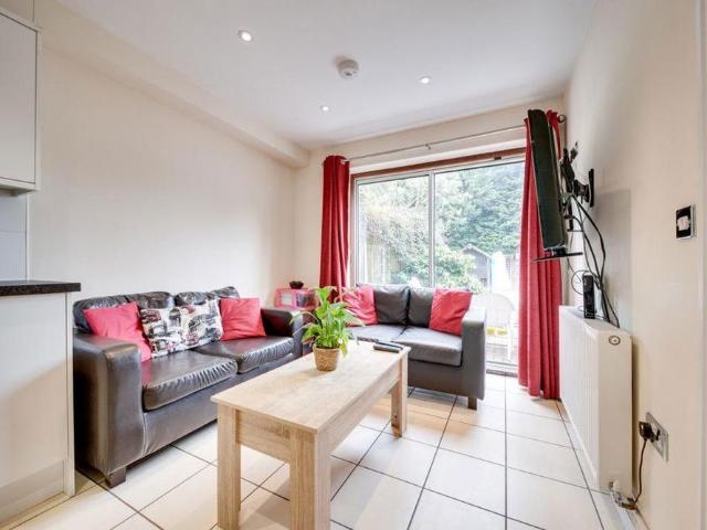 5 bedroom house to rent
