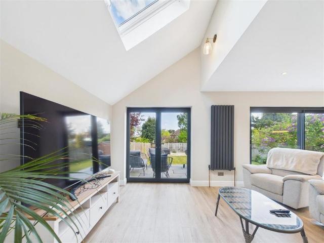 5 bedroom house to rent