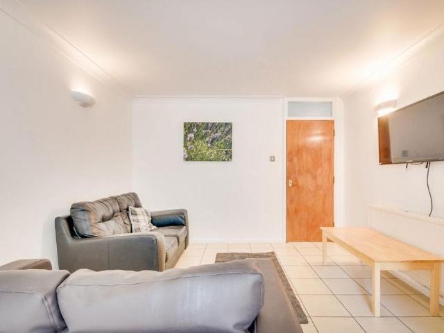 5 bedroom house to rent