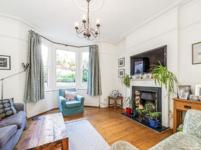 5 bedroom house to rent