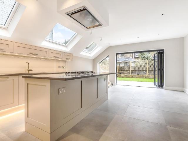 5 bedroom house to rent