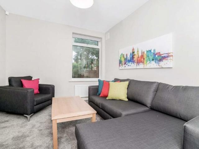 5 bedroom house to rent