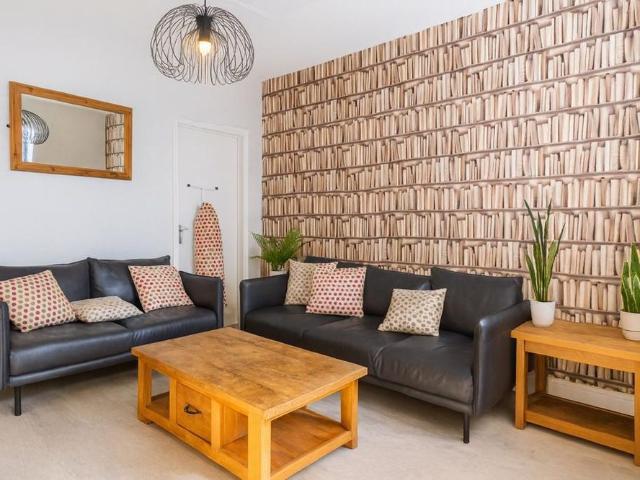 5 bedroom house to rent