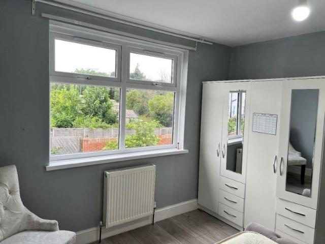 5 bedroom house to rent