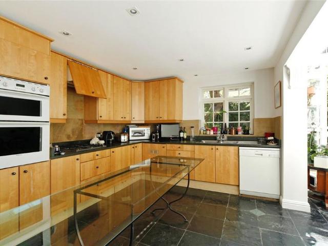 5 bedroom house to rent