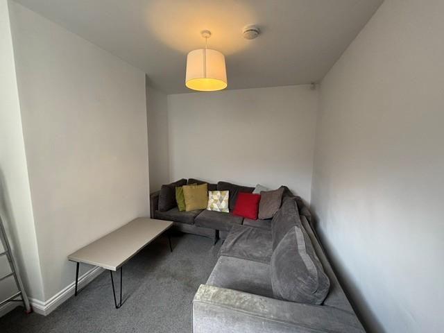 5 bedroom house to rent