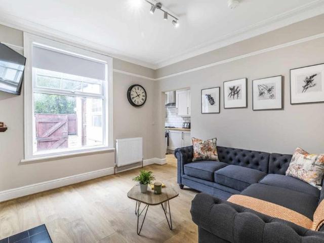 5 bedroom house to rent