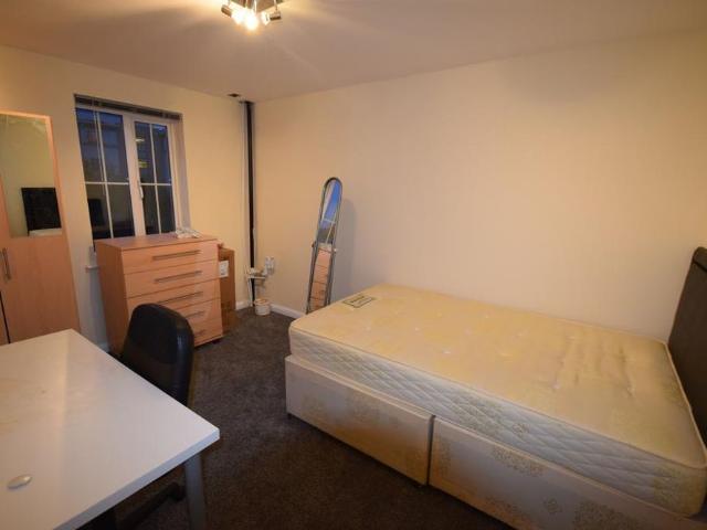 5 bedroom house to rent