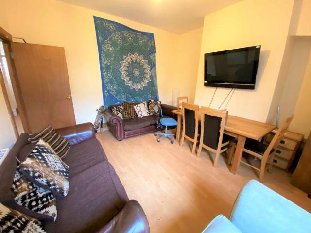 5 bedroom house to rent
