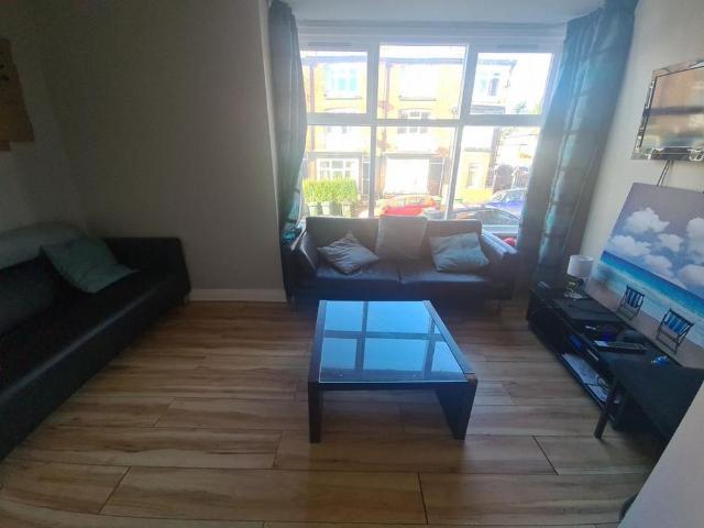 5 bedroom house to rent