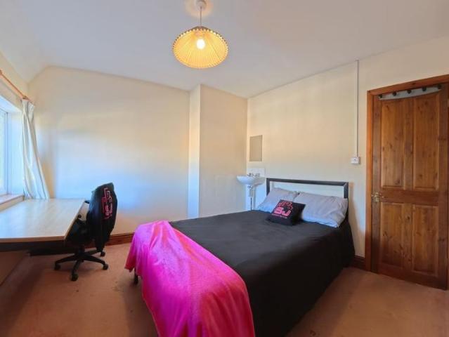 5 bedroom house to rent