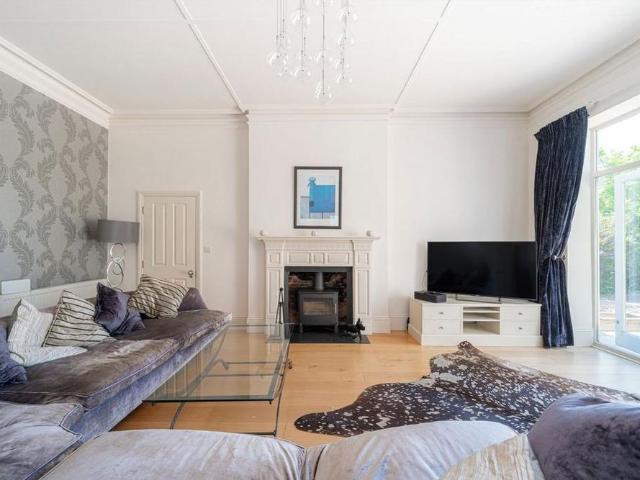 5 bedroom house to rent