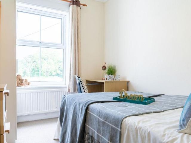 5 bedroom house to rent