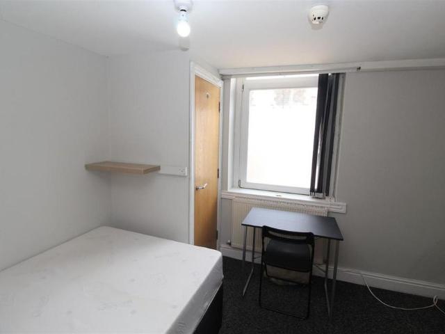 5 bedroom house to rent