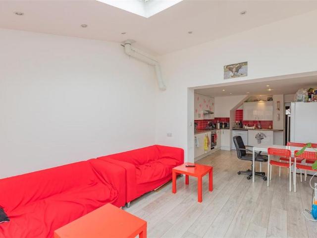 5 bedroom house to rent
