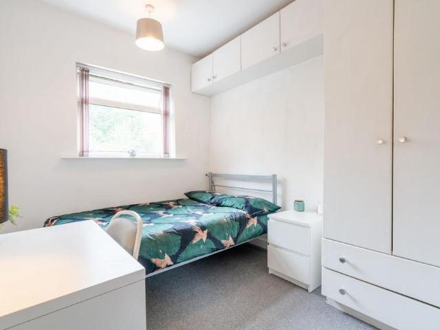 5 bedroom house to rent