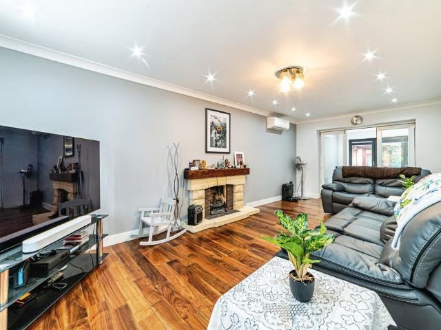 5 bedroom house to rent