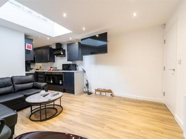 5 bedroom house to rent