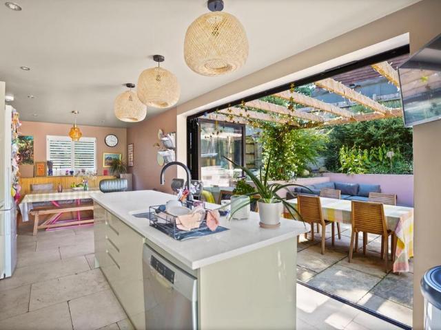 5 bedroom house to rent