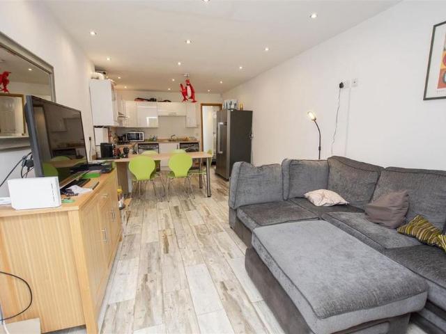 5 bedroom house to rent