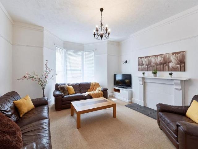 5 bedroom house to rent