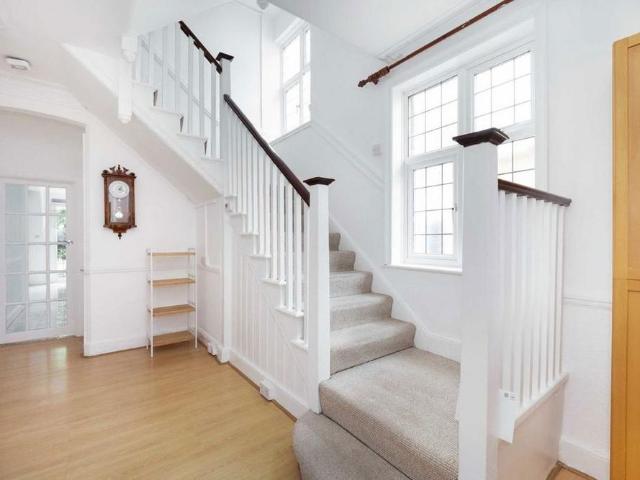5 bedroom house to rent