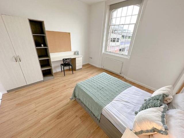 5 bedroom house to rent