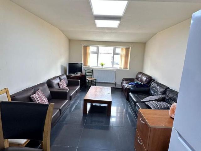 5 bedroom house to rent
