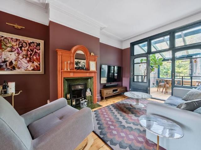 5 bedroom house to rent