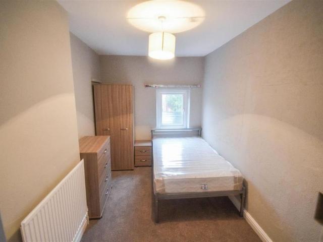 5 bedroom house to rent