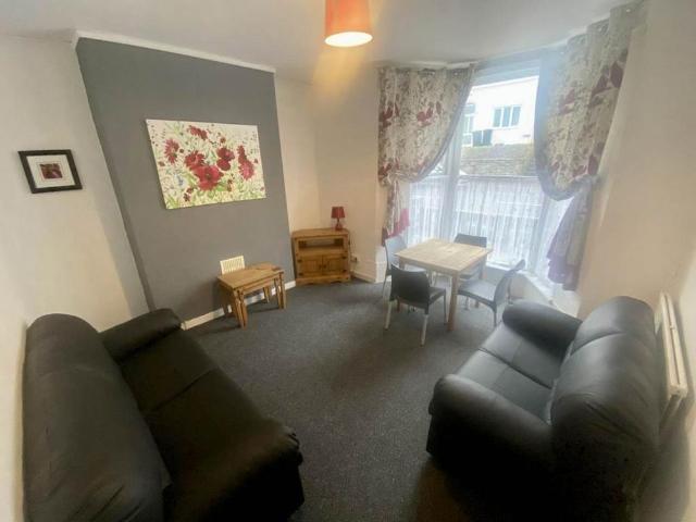 5 bedroom house to rent