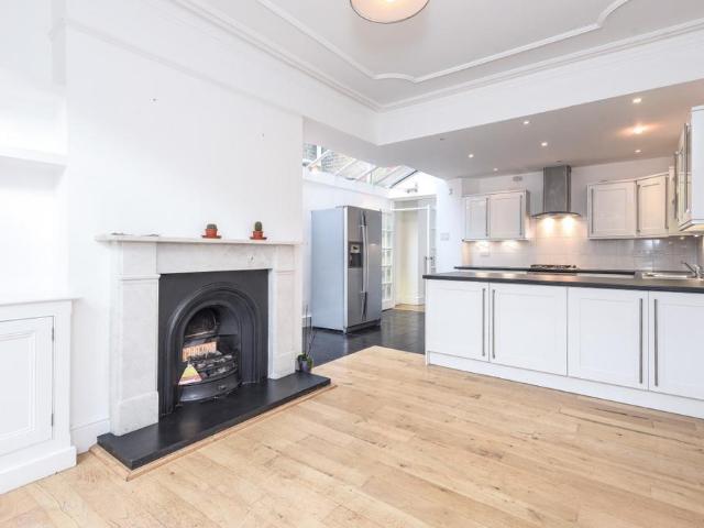 5 bedroom house to rent