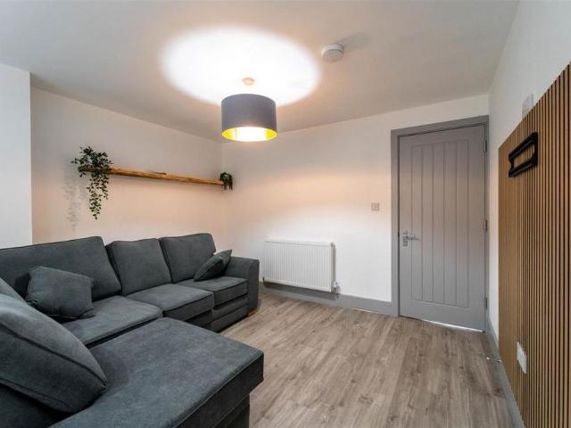 5 bedroom house to rent