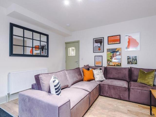 5 bedroom house to rent