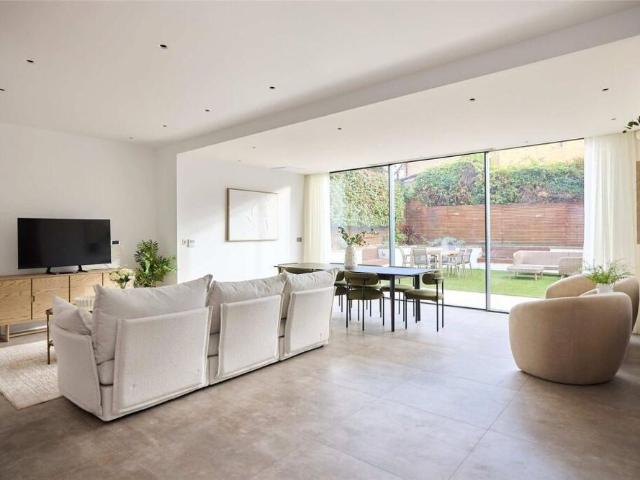 5 bedroom house to rent