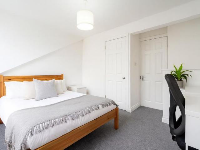 5 bedroom house to rent