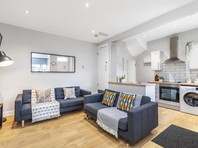 5 bedroom house to rent