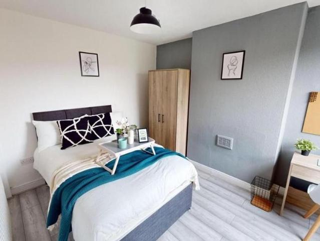 5 bedroom house to rent