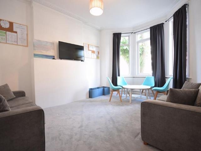 5 bedroom house to rent