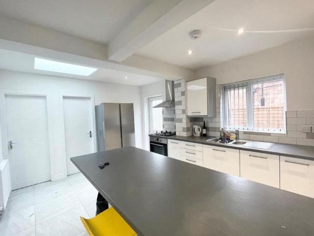 5 bedroom house to rent