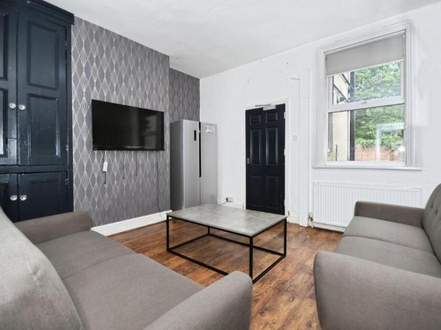 5 bedroom house to rent