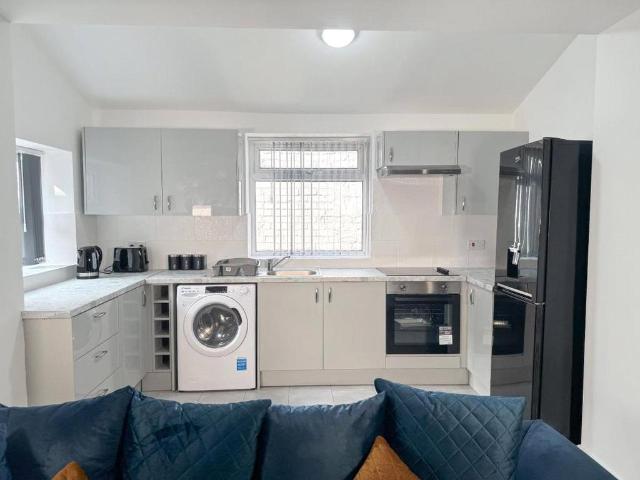 5 bedroom house to rent