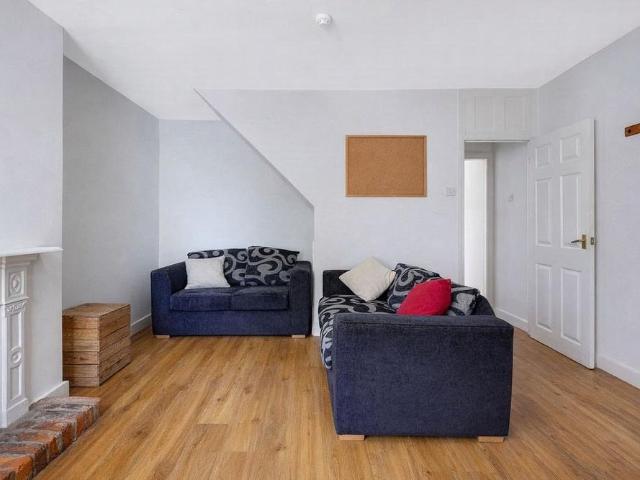 5 bedroom house to rent