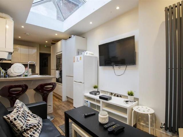 5 bedroom house to rent