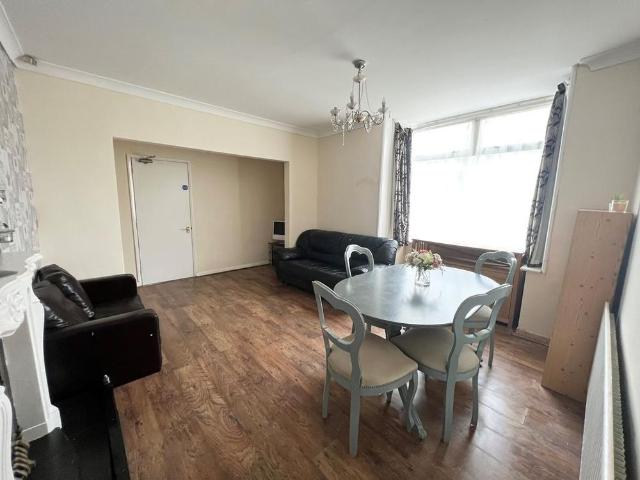 5 bedroom house to rent