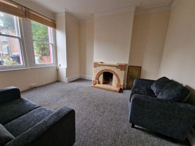 5 bedroom house to rent