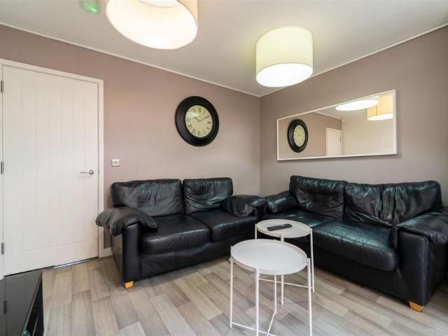 5 bedroom house to rent