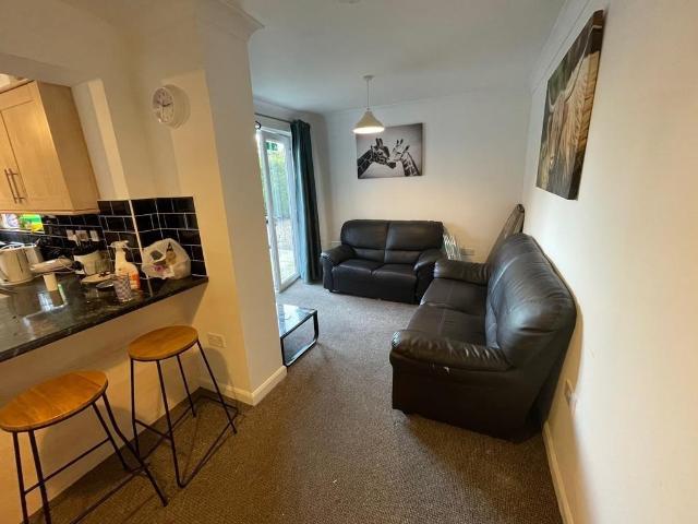 5 bedroom house to rent