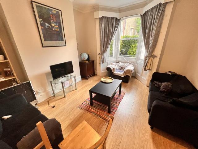 5 bedroom house to rent