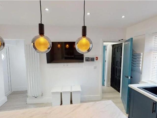 5 bedroom house to rent